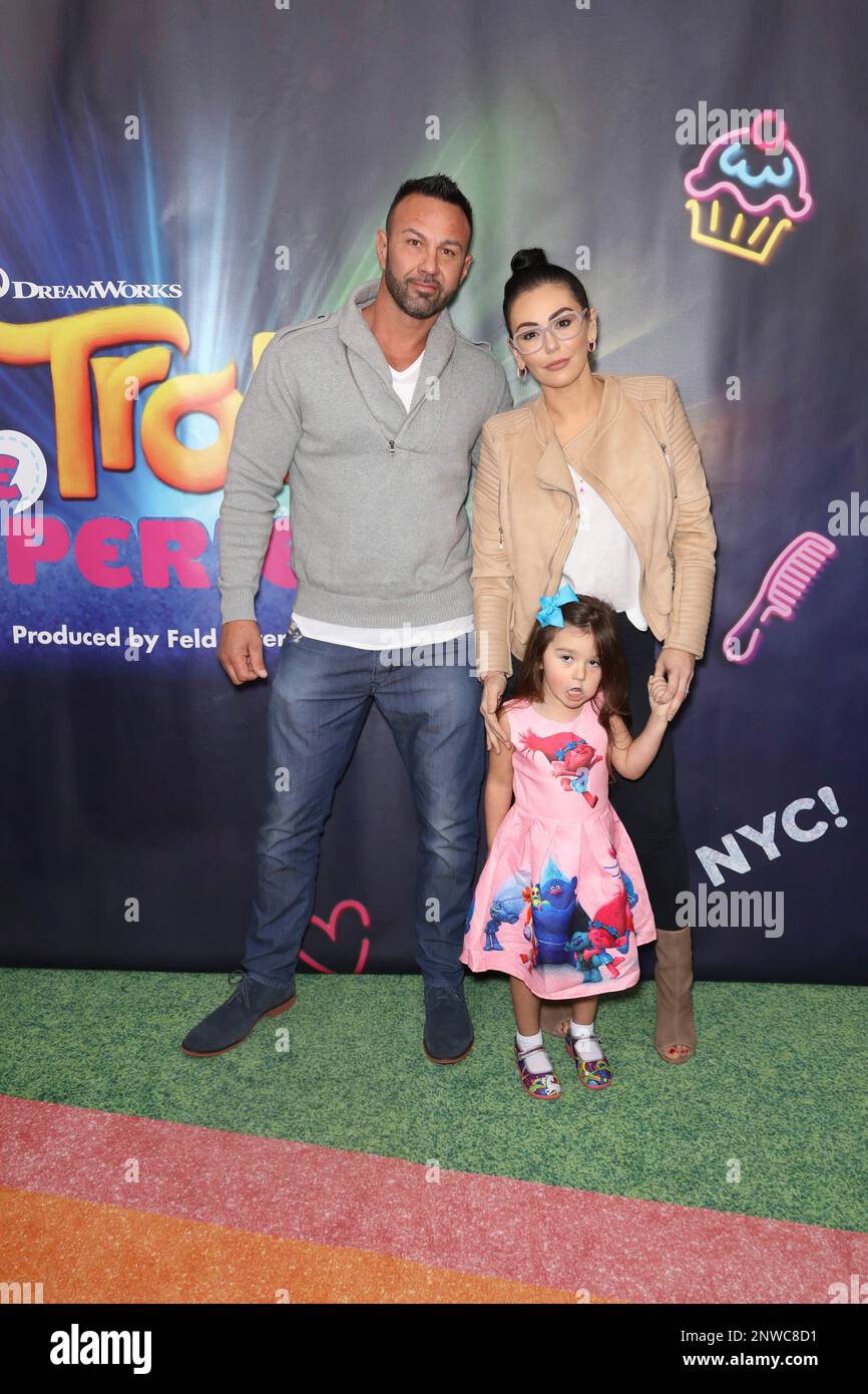 Photo by: John Nacion/STAR MAX/IPx 2018 11/14/18 Roger Mathews, Jenni ...