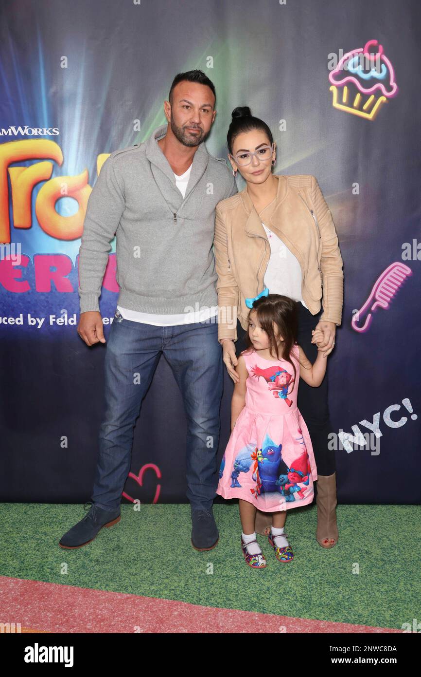 Photo by: John Nacion/STAR MAX/IPx 2018 11/14/18 Roger Mathews, Jenni ...