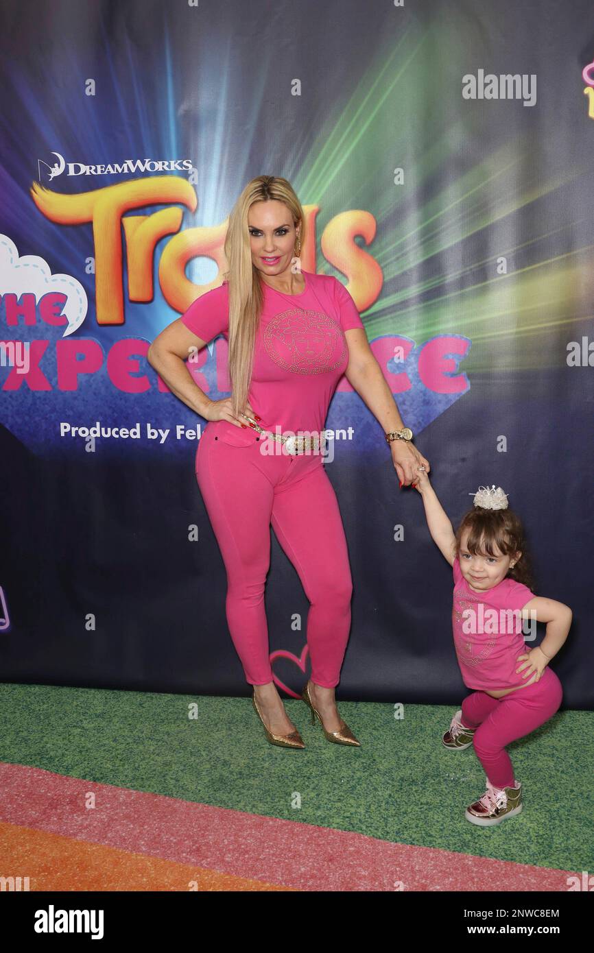 Photo by: John Nacion/STAR MAX/IPx 2018 11/14/18 Coco Austin and Chanel ...