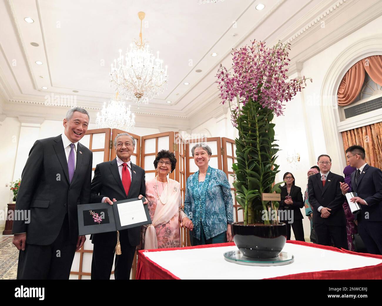 Prime Minister Lee Hsien Loong and Mrs Lee with Malaysian Prime ...