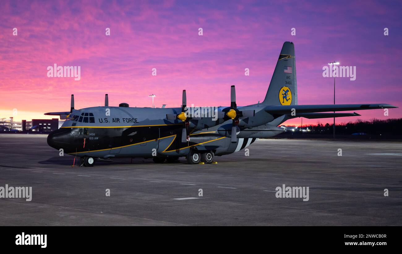 103 airlift wing hi-res stock photography and images - Alamy