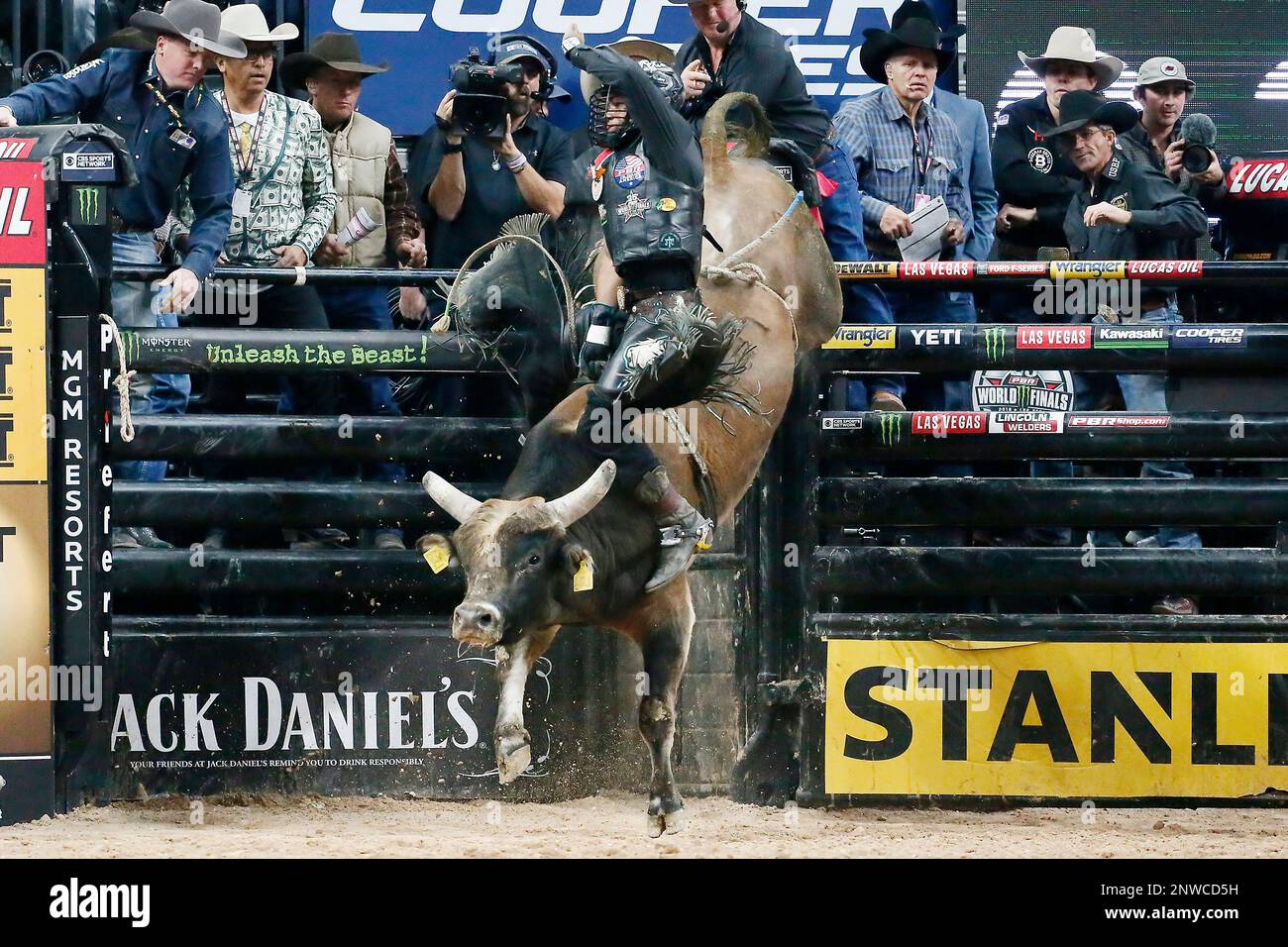 LAS VEGAS, NV - NOVEMBER 11: Keyshawn Whitehorse rides bull Wicked ...