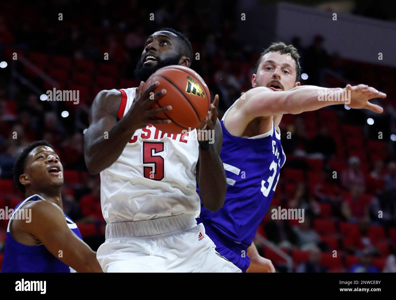 North Carolina State's Eric Lockett (5) drives by North Carolina ...