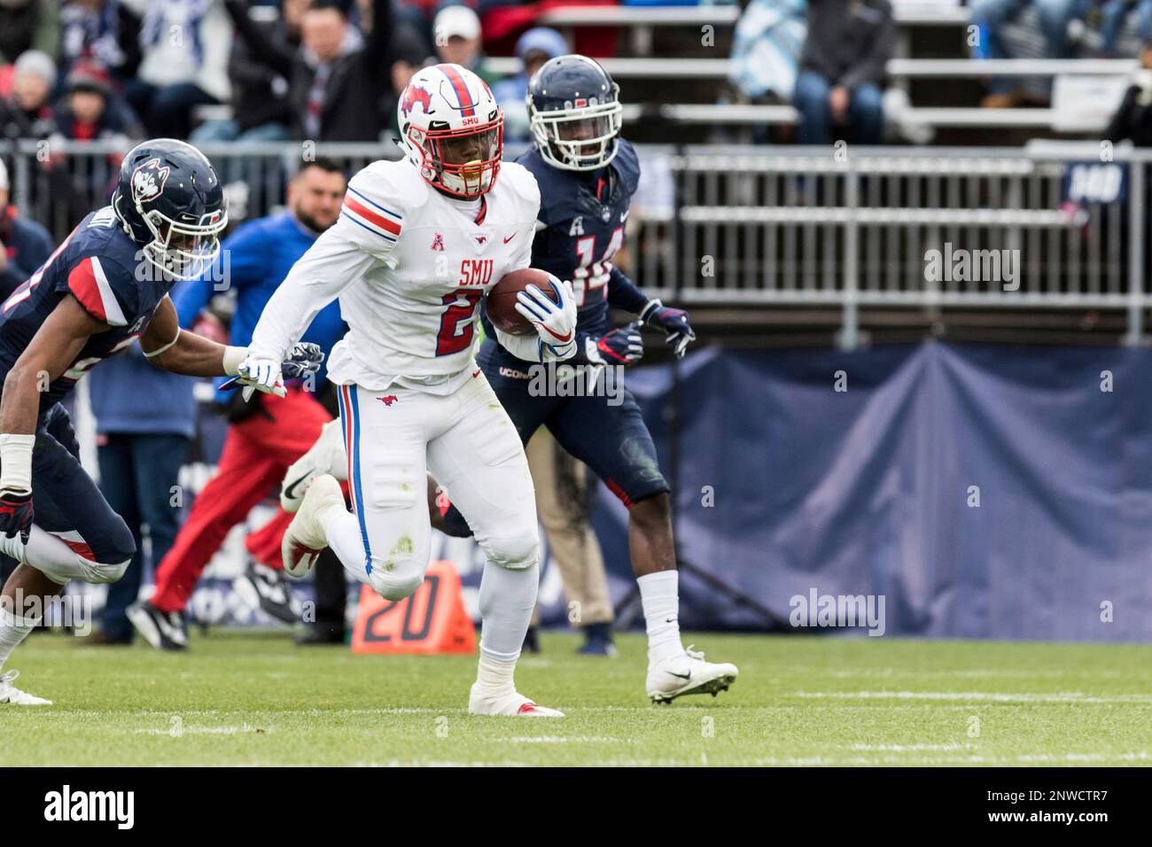 EAST HARTFORD, CT - NOVEMBER 10: SMU Mustangs Running Back Ke'Mon ...