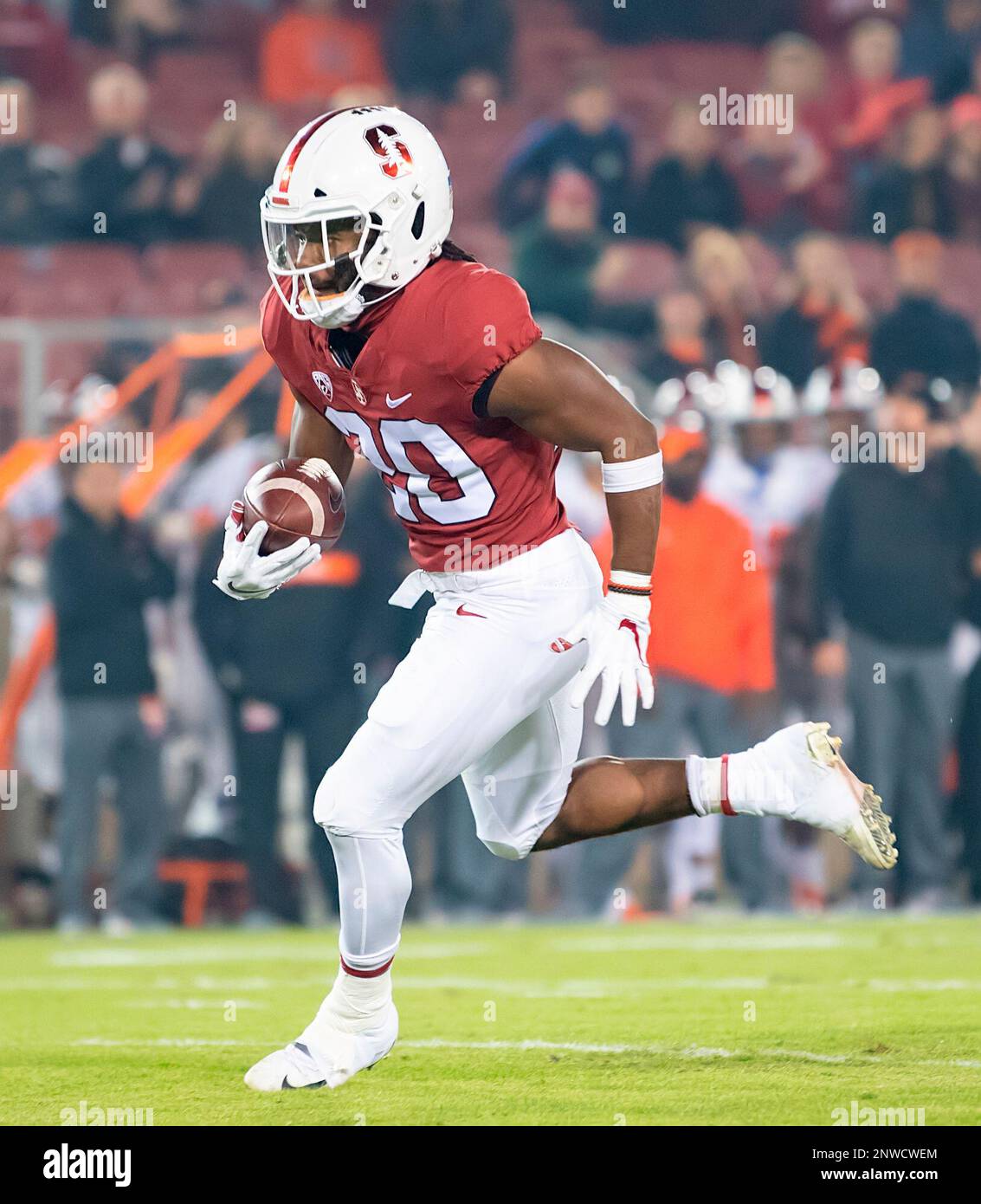 November 10, 2018: Stanford Cardinal running back Bryce Love (20) heads ...