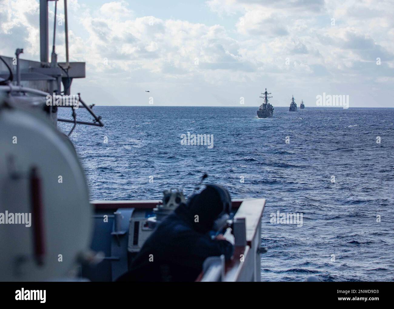 230118-N-NY362-1197 PHILIPPINE SEA (Jan. 18, 2023) Ticonderoga-class ...