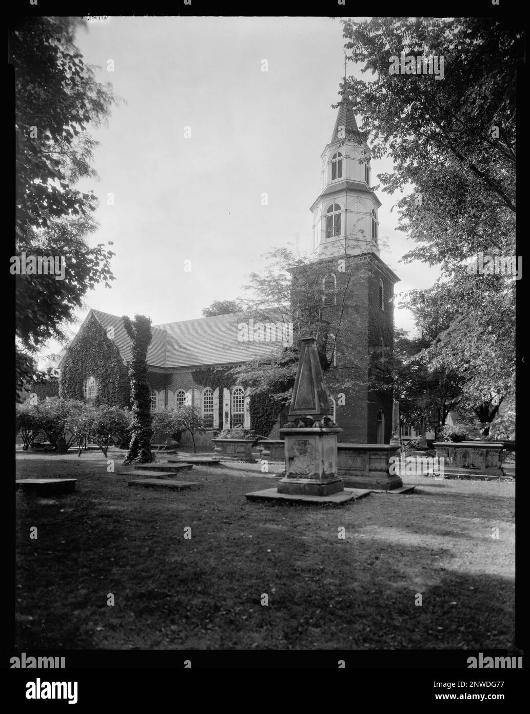 Cemeteries preservation Black and White Stock Photos & Images - Alamy