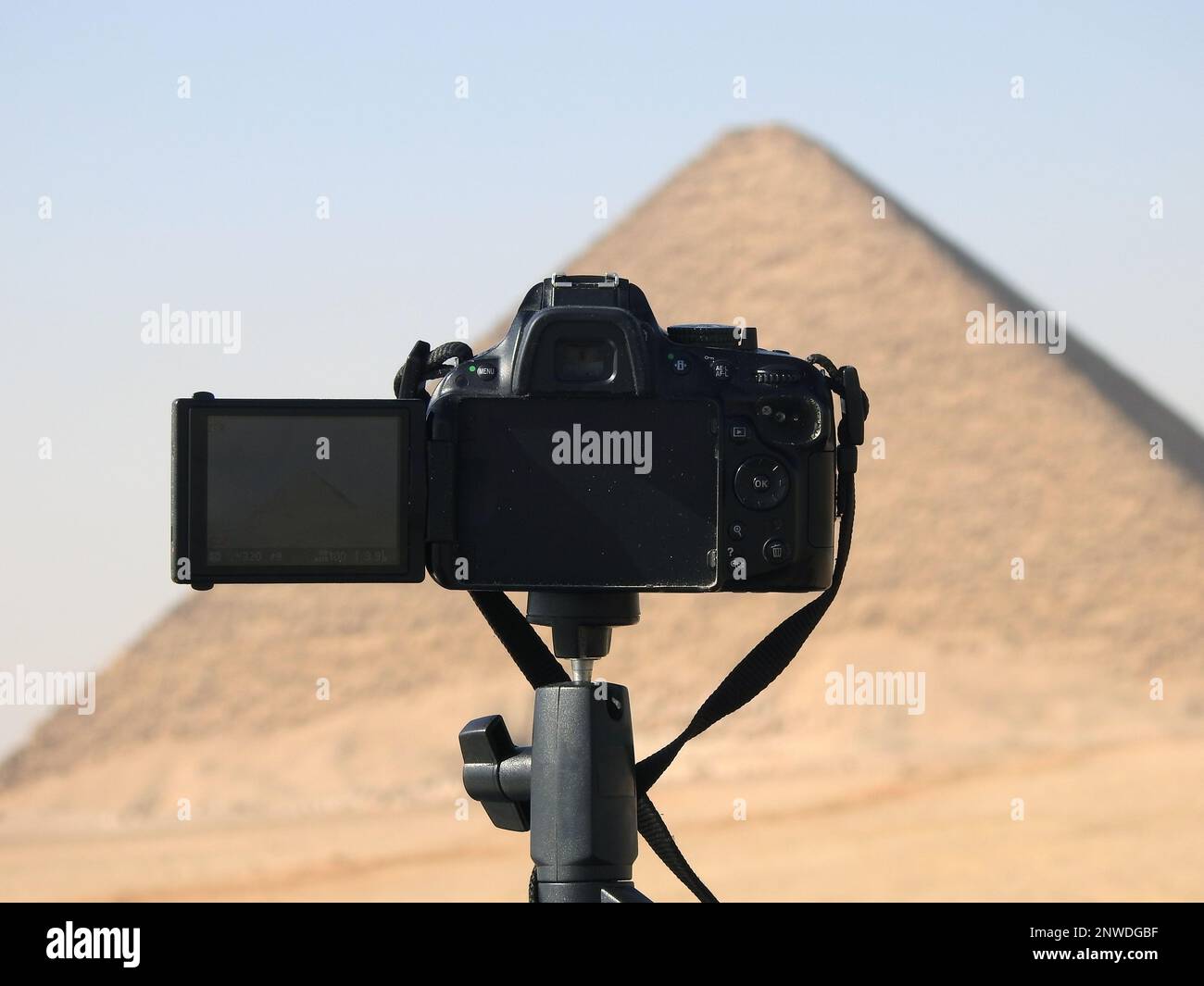 A digital DSLR camera on a tripod Photographing The red north pyramid ...