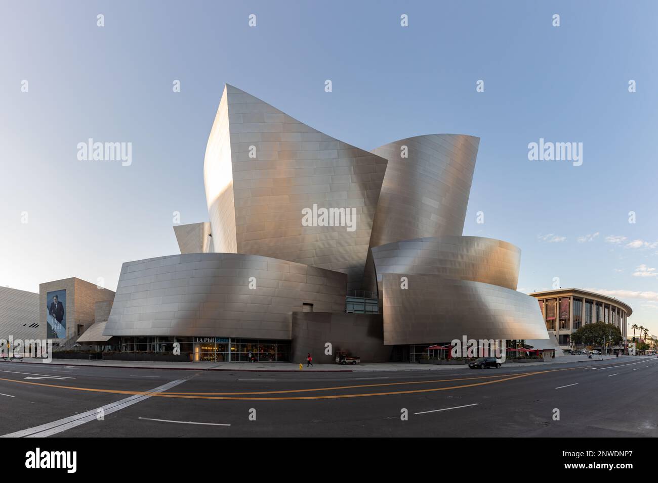 A picture of the Walt Disney Concert Hall Stock Photo - Alamy