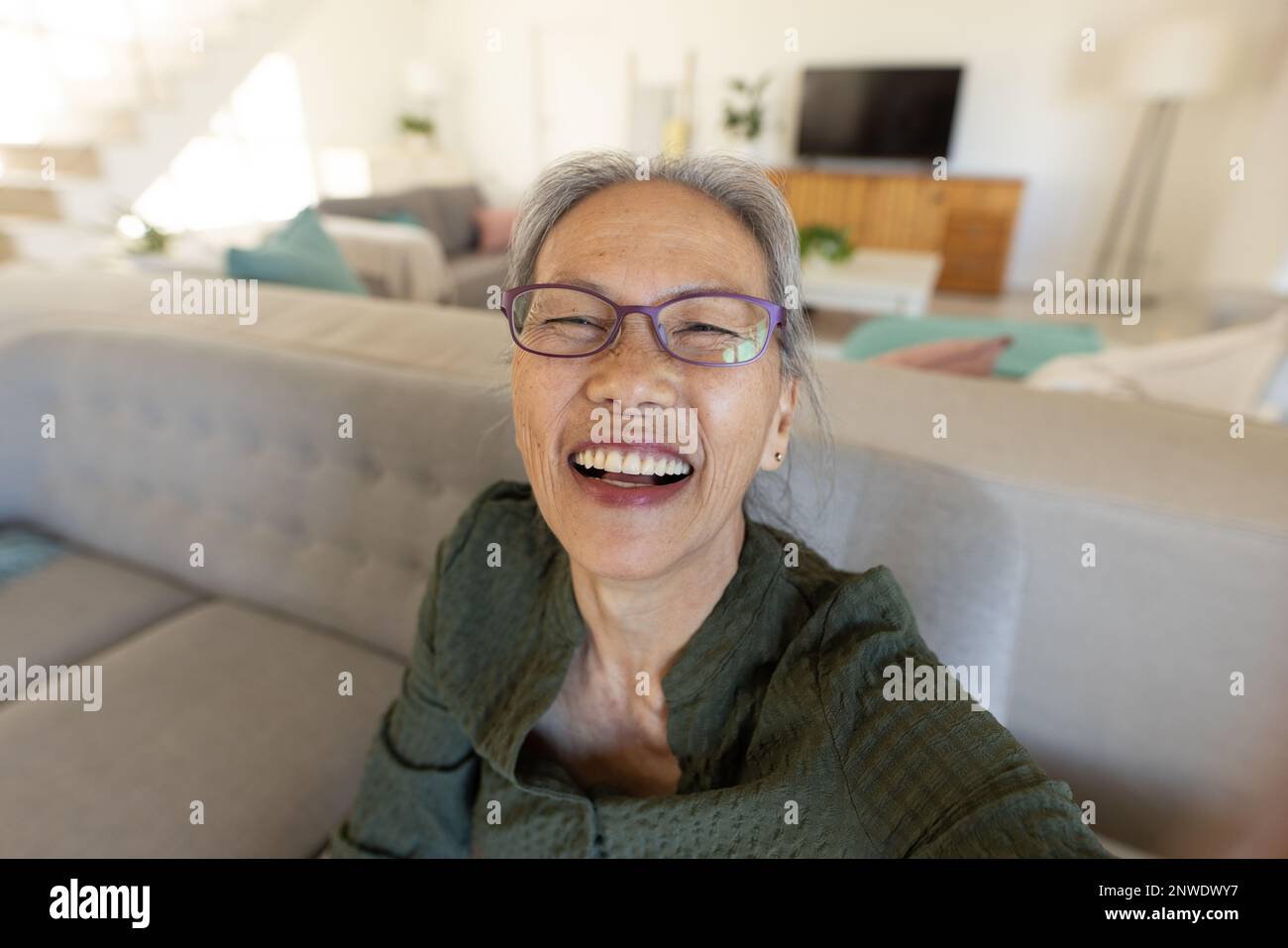 Smiling senior asian business hi-res stock photography and images - Alamy