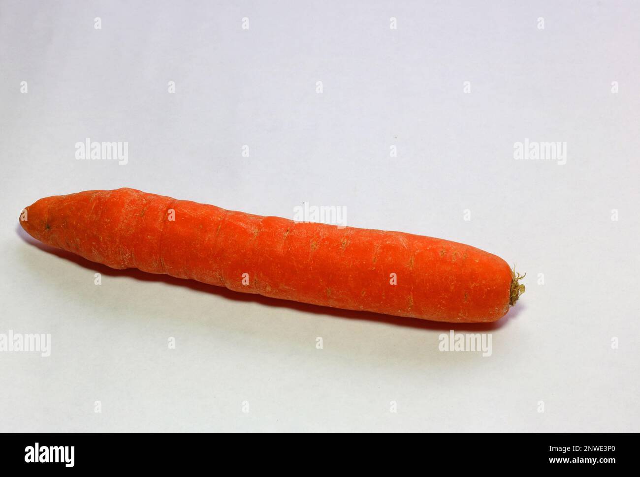 Carrot single one hi-res stock photography and images - Alamy