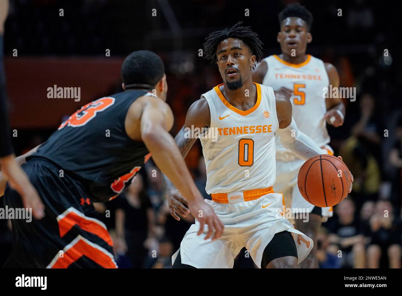 October 31, 2018: Jordan Bone #0 of the Tennessee Volunteers brings the ...