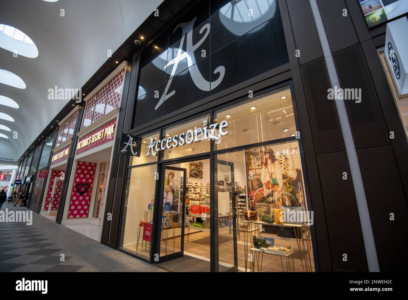 Accessorize hi-res stock photography and images - Alamy