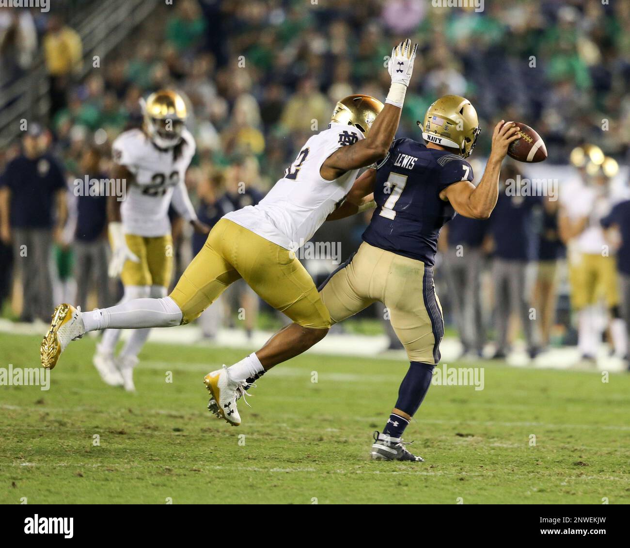 October 27, 2018 San Diego CA,..Notre Dame Fighting Irish linebacker ...