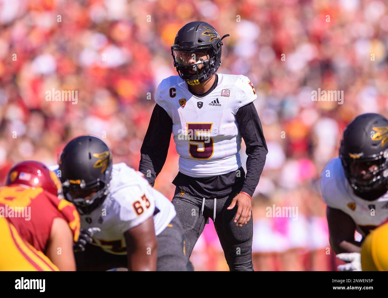 LOS ANGELES, CA - OCTOBER 27: Arizona State Sun Devils quarterback ...