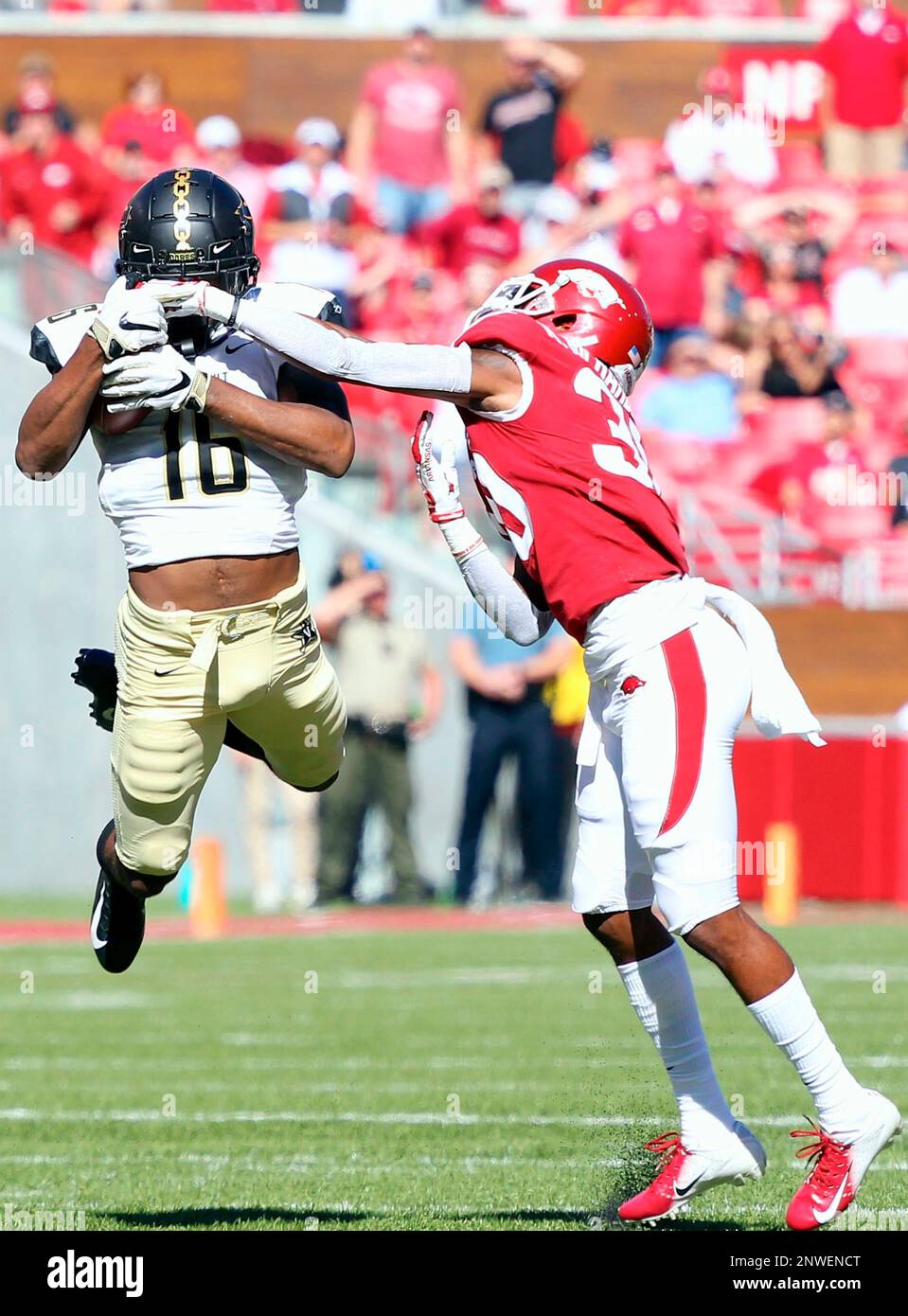 Oct 27, 2018: Vanderbilt receiver Kalija Lipscomb #16 makes a catch as ...