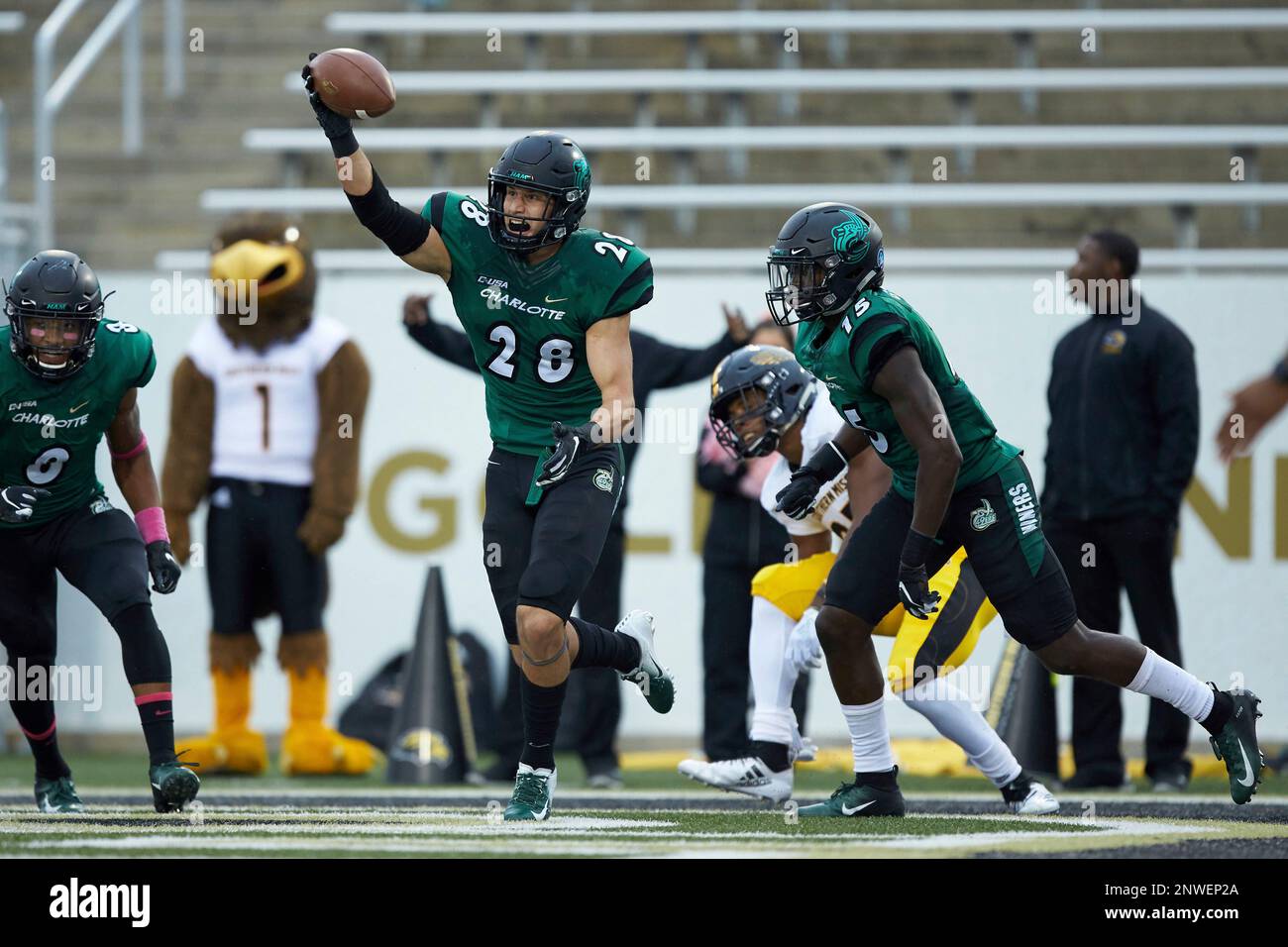 Charlotte 49ers defensive back Ben DeLuca (28) celebrates after ...