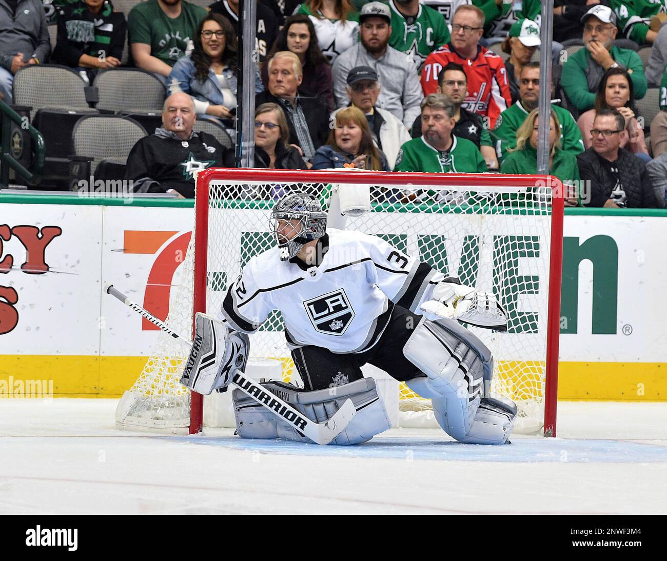 Los Angeles Kings goaltender Jonathan Quick (32) during the Los Angeles ...