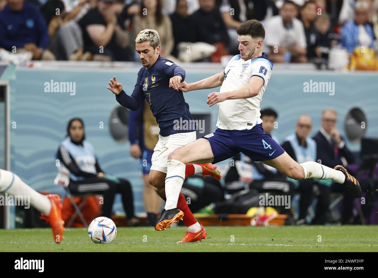 AL KHOR - (LR) Antoine Griezmann of France, Declan Rice of England ...