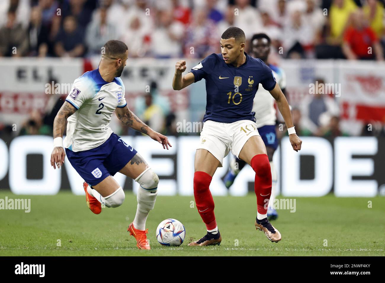 AL KHOR - (LR) Kyle Walker of England, Kylian Mbappe of France during ...