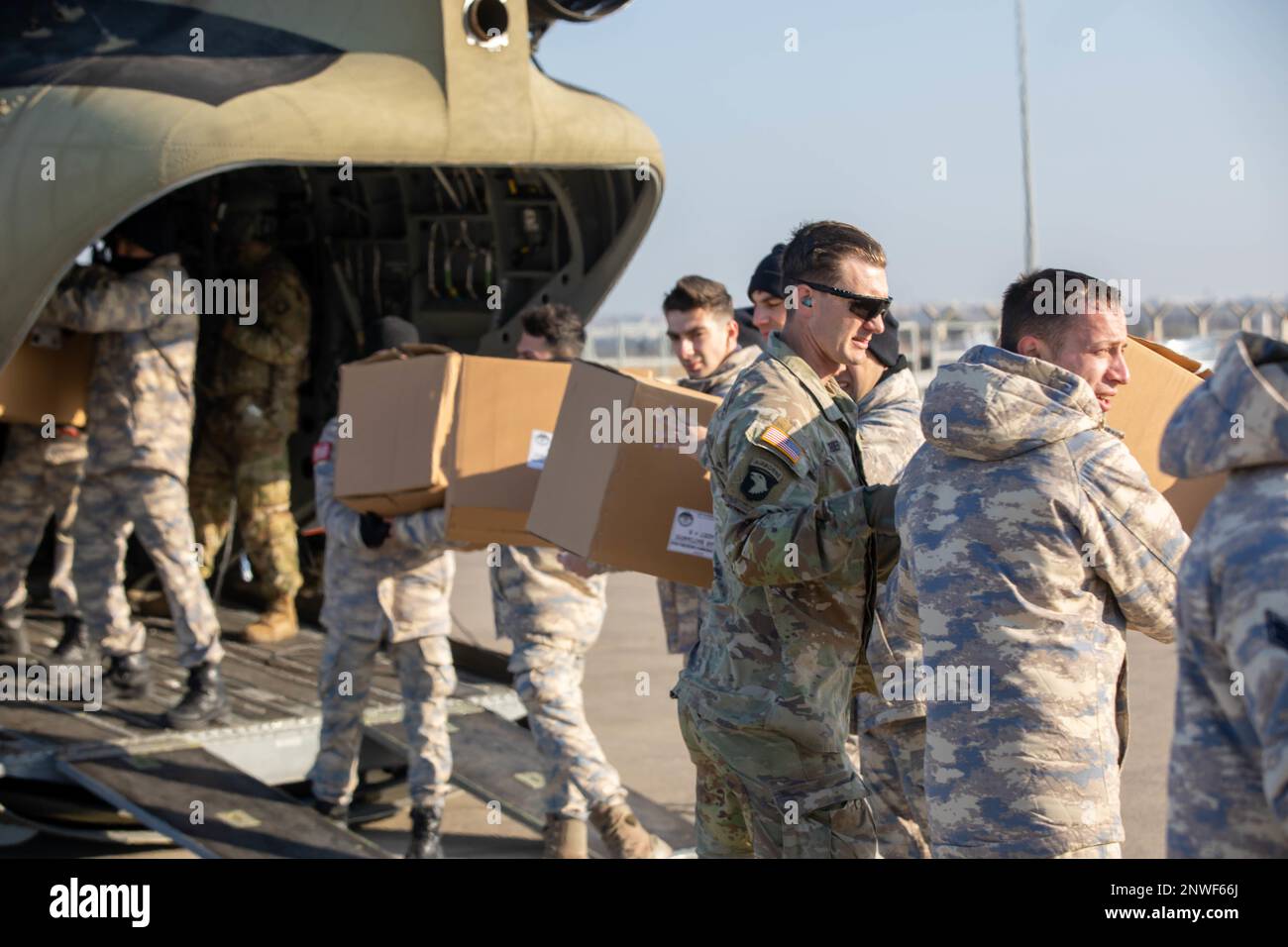 U.S. Army CH-47F Chinook assigned to 1st Armored Division, Combat ...