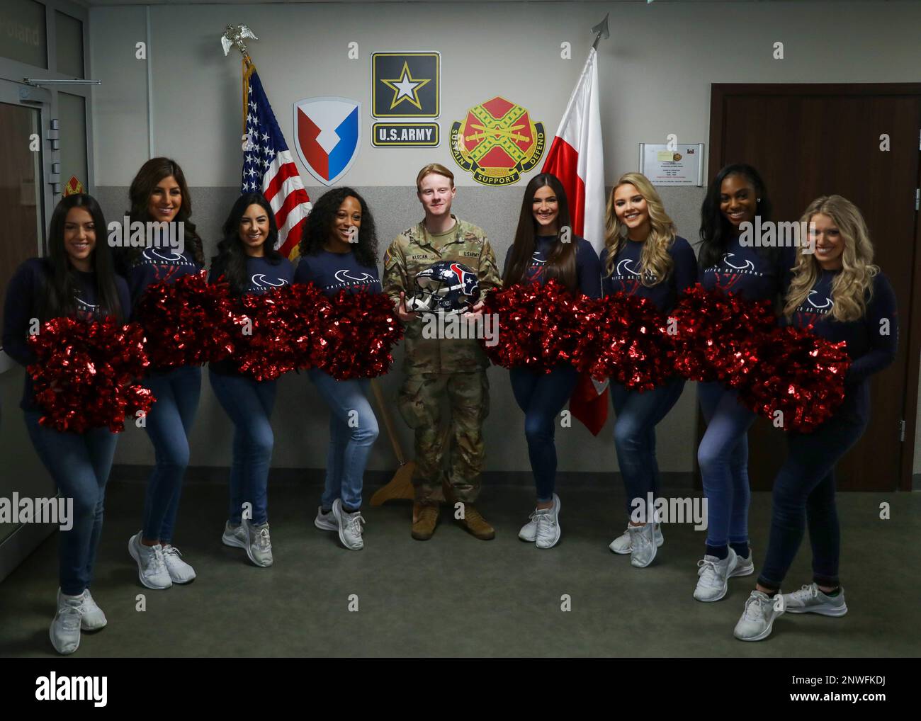 U.S. Army Spc. Devin Klecan poses with Houston Texans cheerleaders for ...