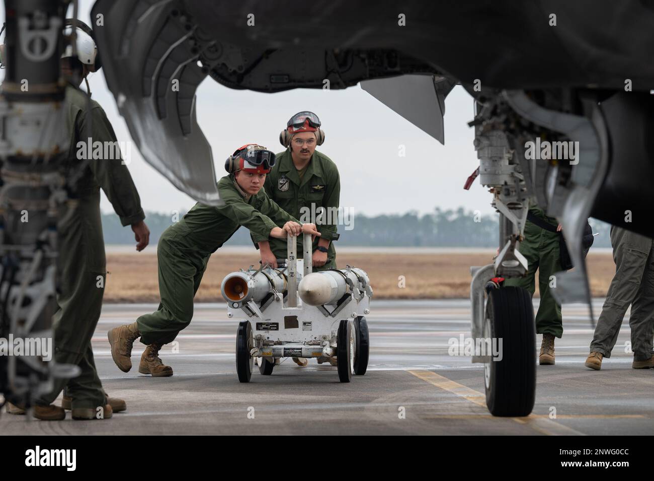 U.S. Marines with Marine Fighter Attack Squadron (VMFA) 214, Marine ...