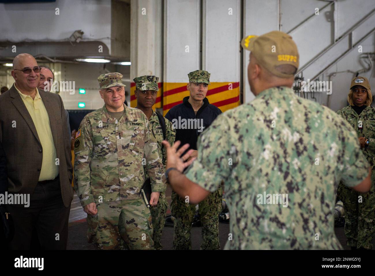 230111-N-IP029-1083 NORFOLK, Va. (Jan. 11, 2023) Lieutenant General ...