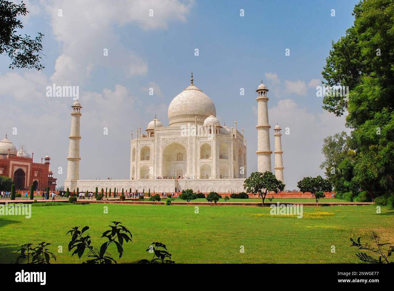 Taj mahal tomb chamber hi-res stock photography and images - Alamy