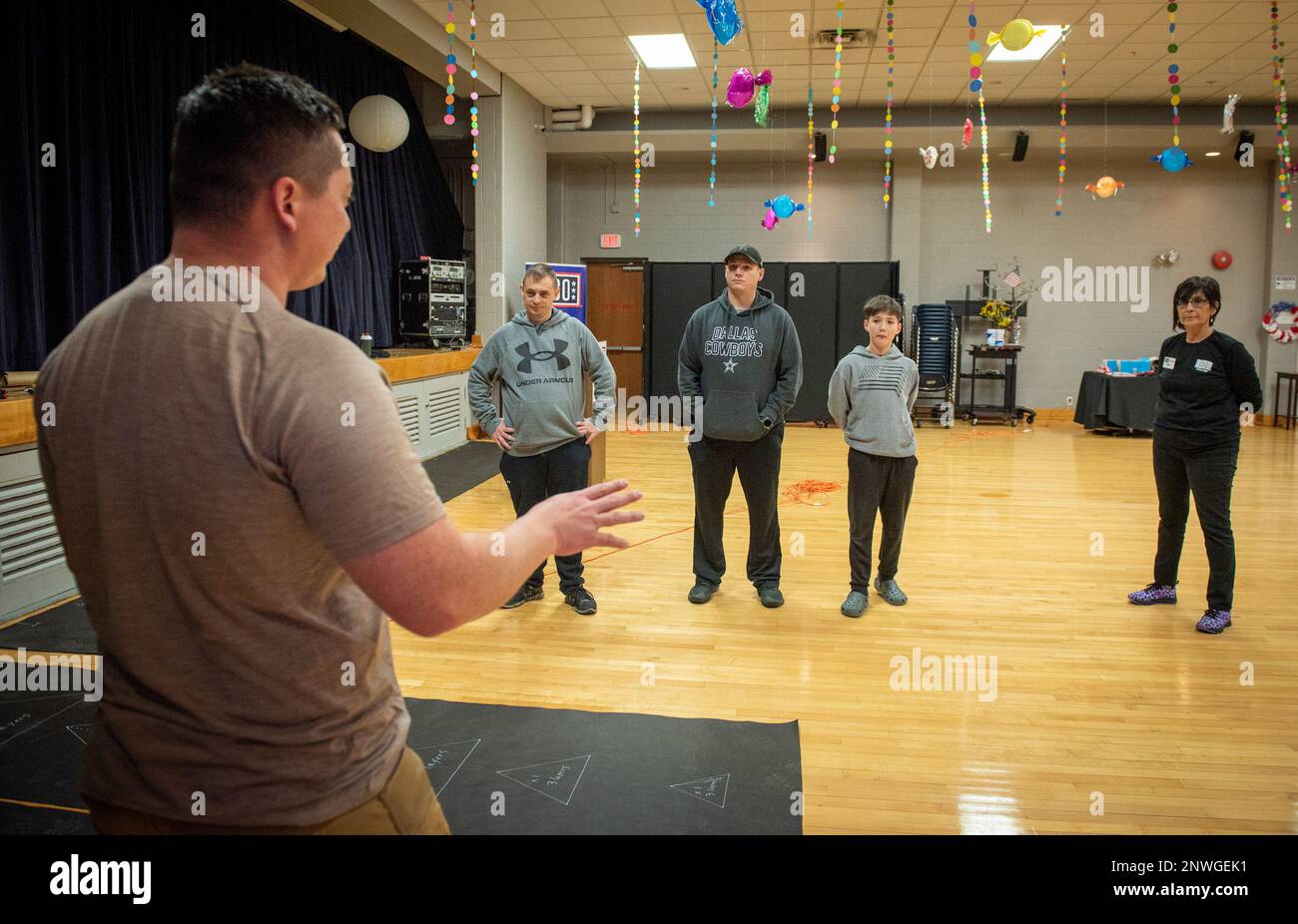 First Lt. Justin O’Brien (left) teaches volunteers how to construct his ...