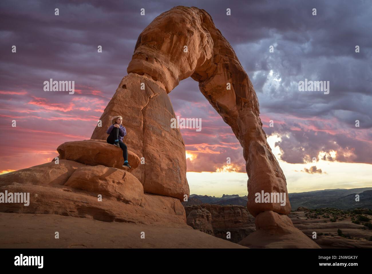 Arch fit hi-res stock photography and images - Alamy
