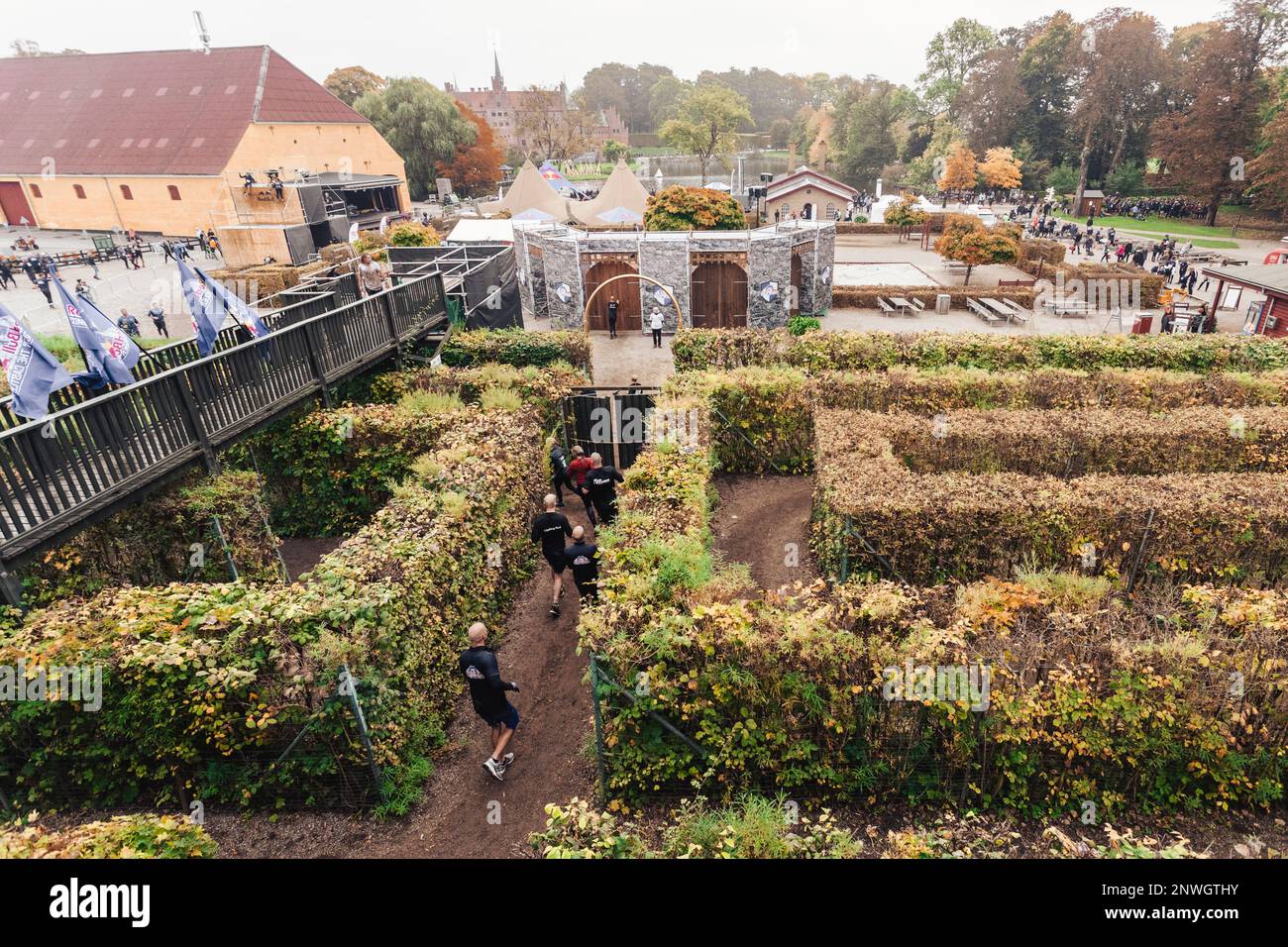 Danish Castle becomes obstacle playground for the ultra-fit as 1200 ...