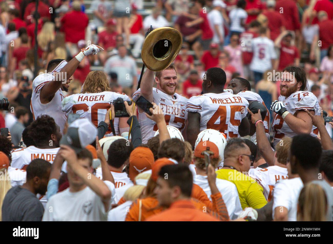 DALLAS, TX - OCTOBER 06: Texas Longhorns tight end Andrew Beck (47 ...