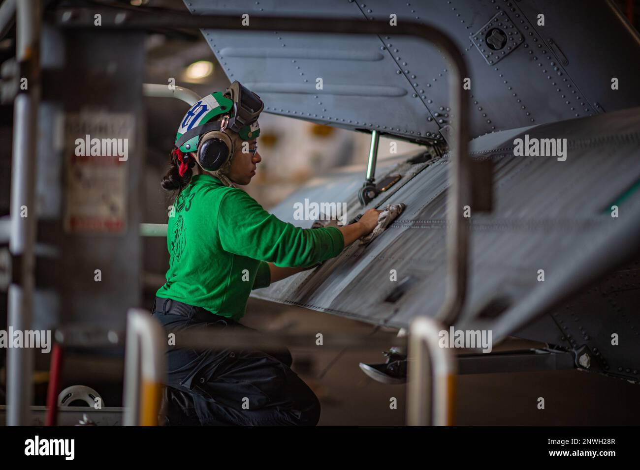 U s navy aviation structural mechanic ashley hi-res stock photography ...