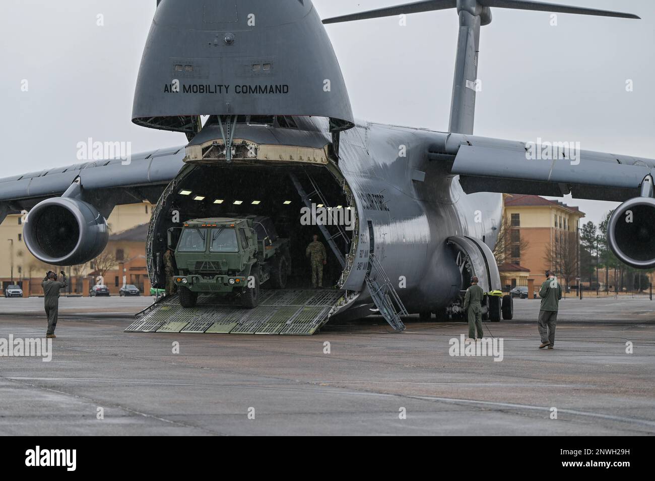 An aircrew from the 312th Airlift Squadron participates in an engine ...