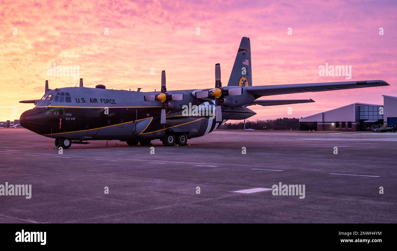 103 airlift wing hi-res stock photography and images - Alamy