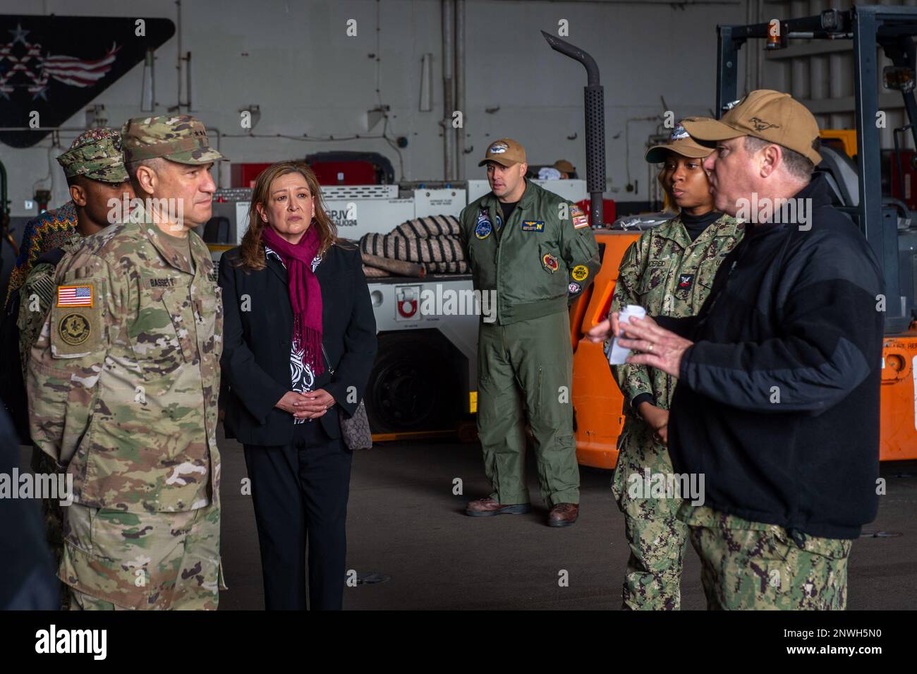 230111-N-IP029-1066 NORFOLK, Va. (Jan. 11, 2023) Lieutenant General ...