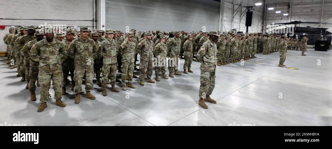 New York Army National Guard Soldiers assigned to the 642nd Aviation ...