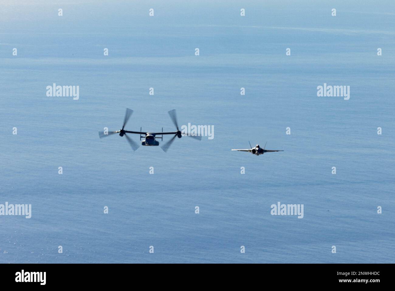 An MV-22B Osprey with Marine Medium Tiltrotor Squadron (VMM) 165 ...