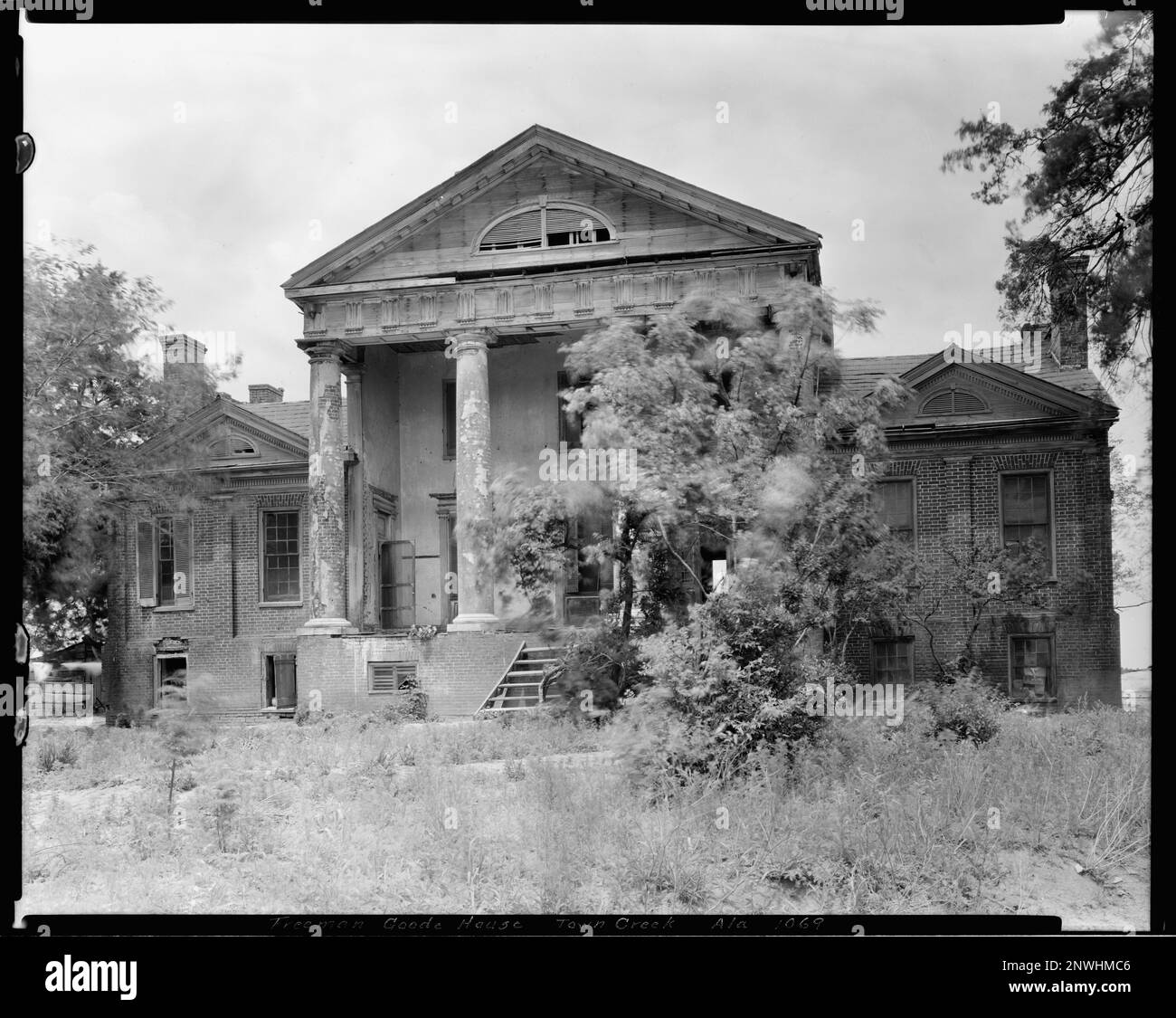 Carnegie mansion Black and White Stock Photos & Images - Alamy