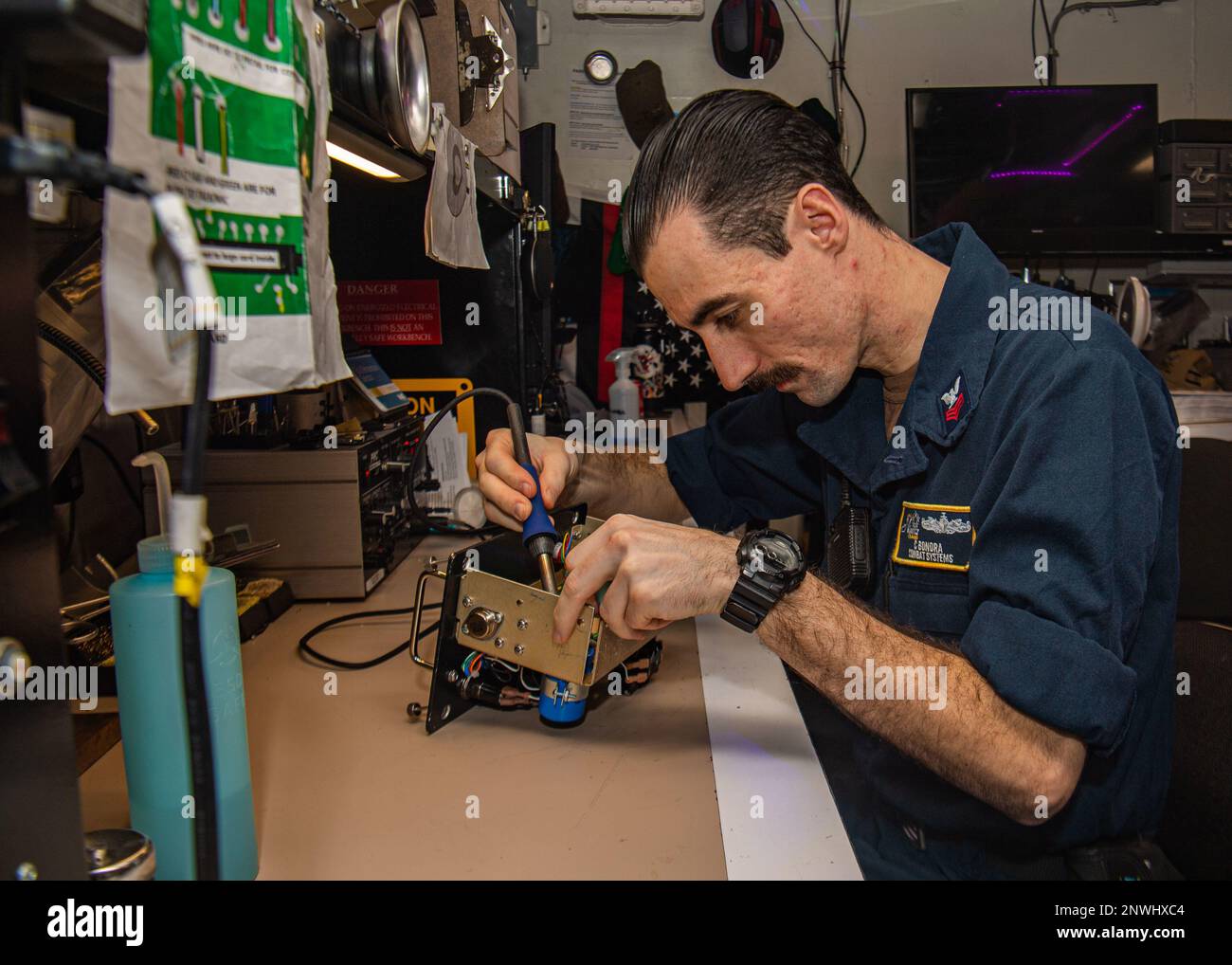 230104-N-MH015-1005 PHILIPPINE SEA (Jan. 4, 2023) U.S. Navy Electronics ...
