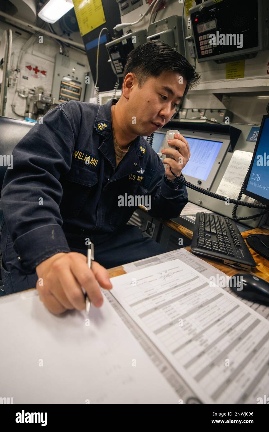 U s navy chief electricians mate hi-res stock photography and images ...