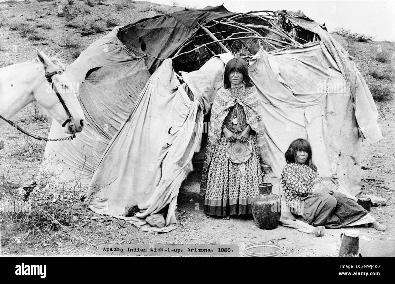 Apache native american historic hi-res stock photography and images - Alamy