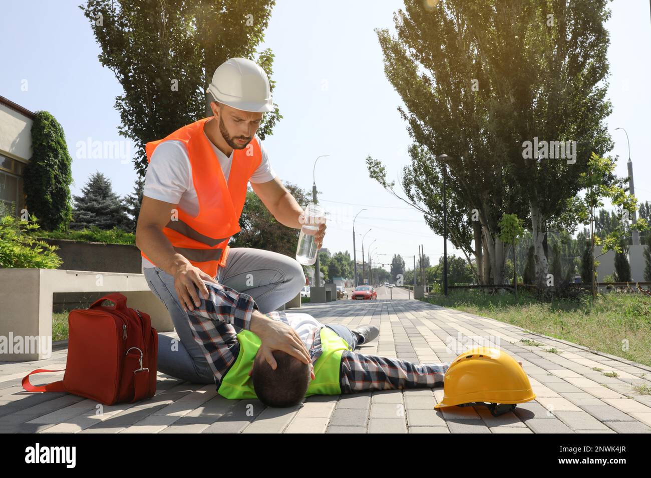 Heat stroke worker hi-res stock photography and images - Alamy
