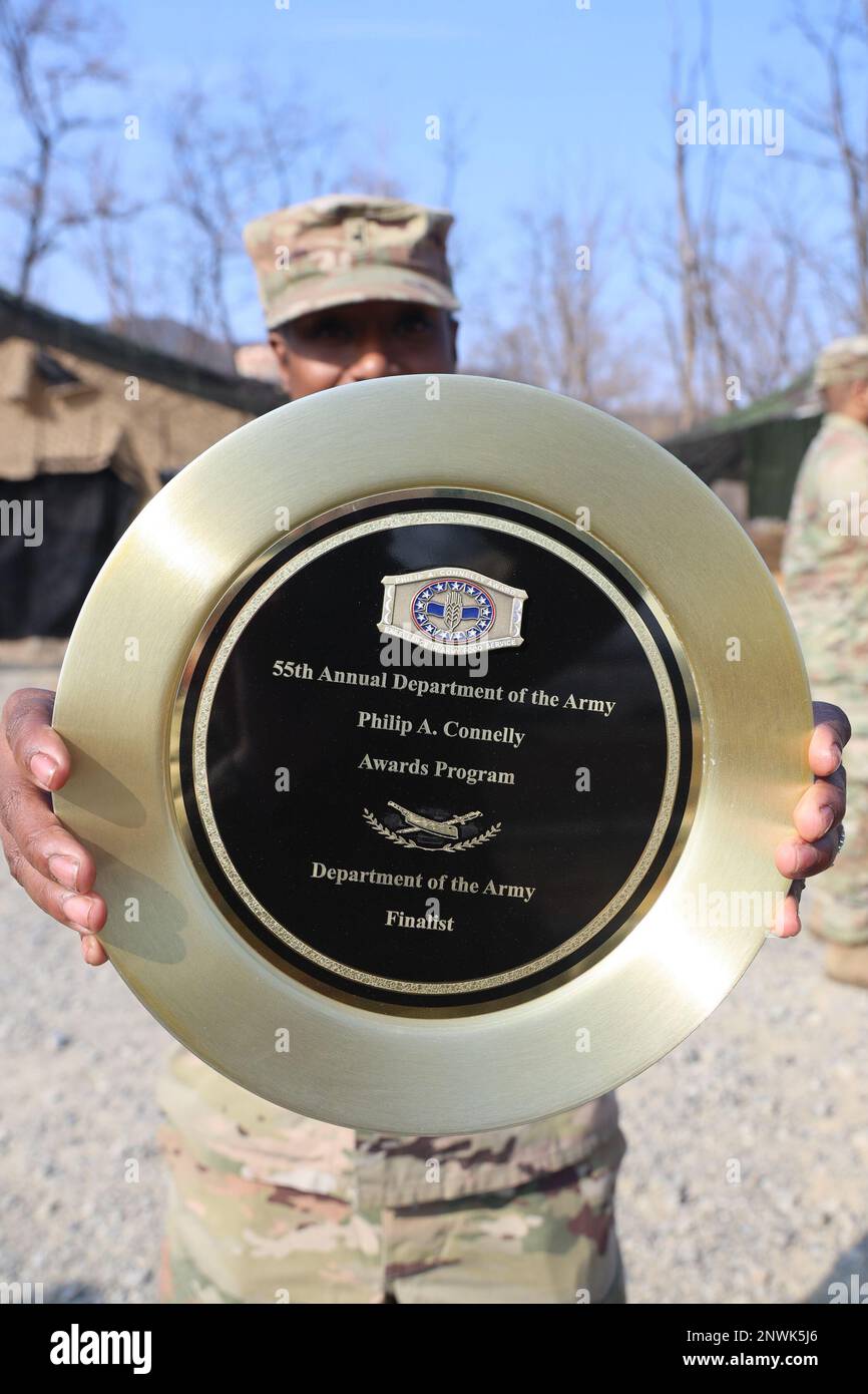 Soldiers assigned to 541st Field Feeding Company, 498th Combat ...