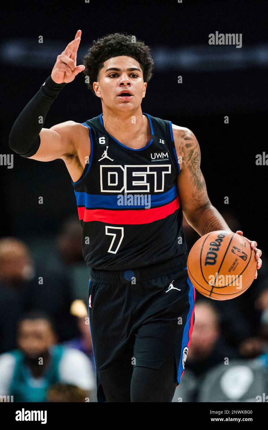 Detroit Pistons guard Killian Hayes (7) brings the ball up court ...