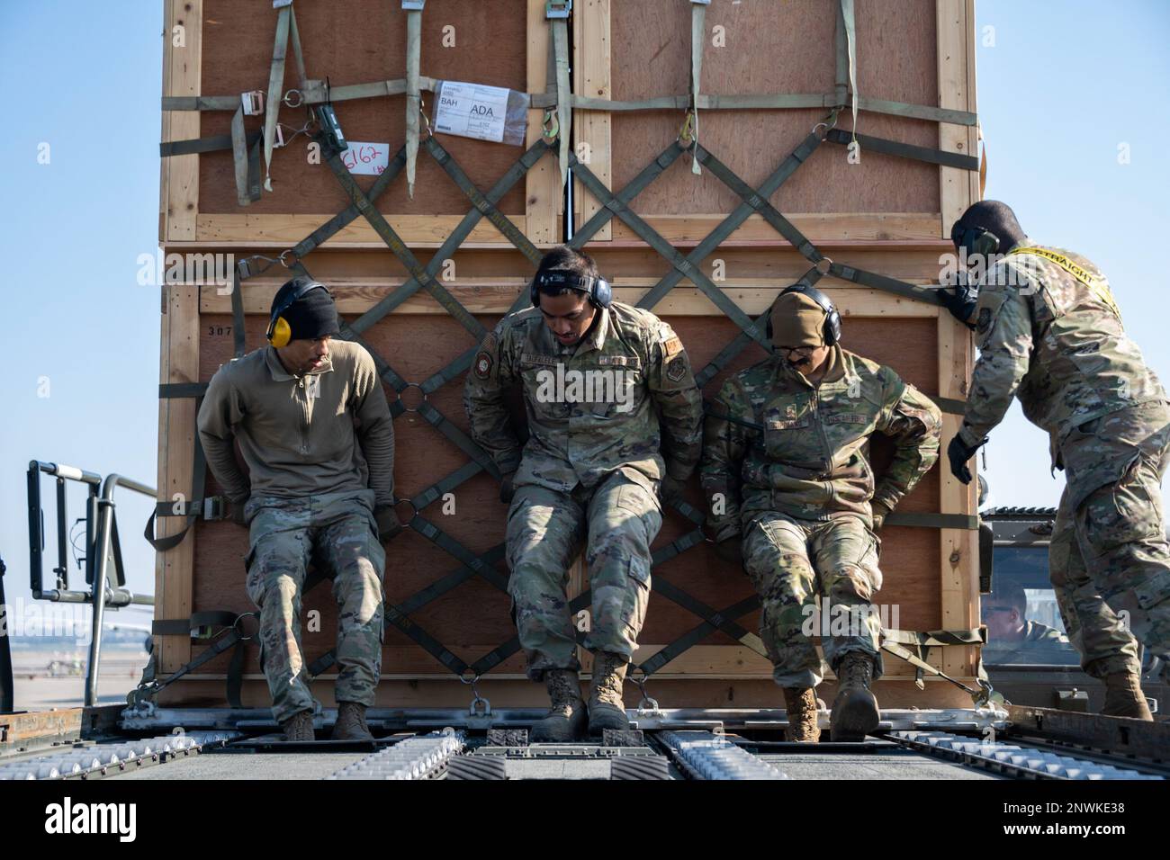 60k tunner aircraft loader hi-res stock photography and images - Alamy