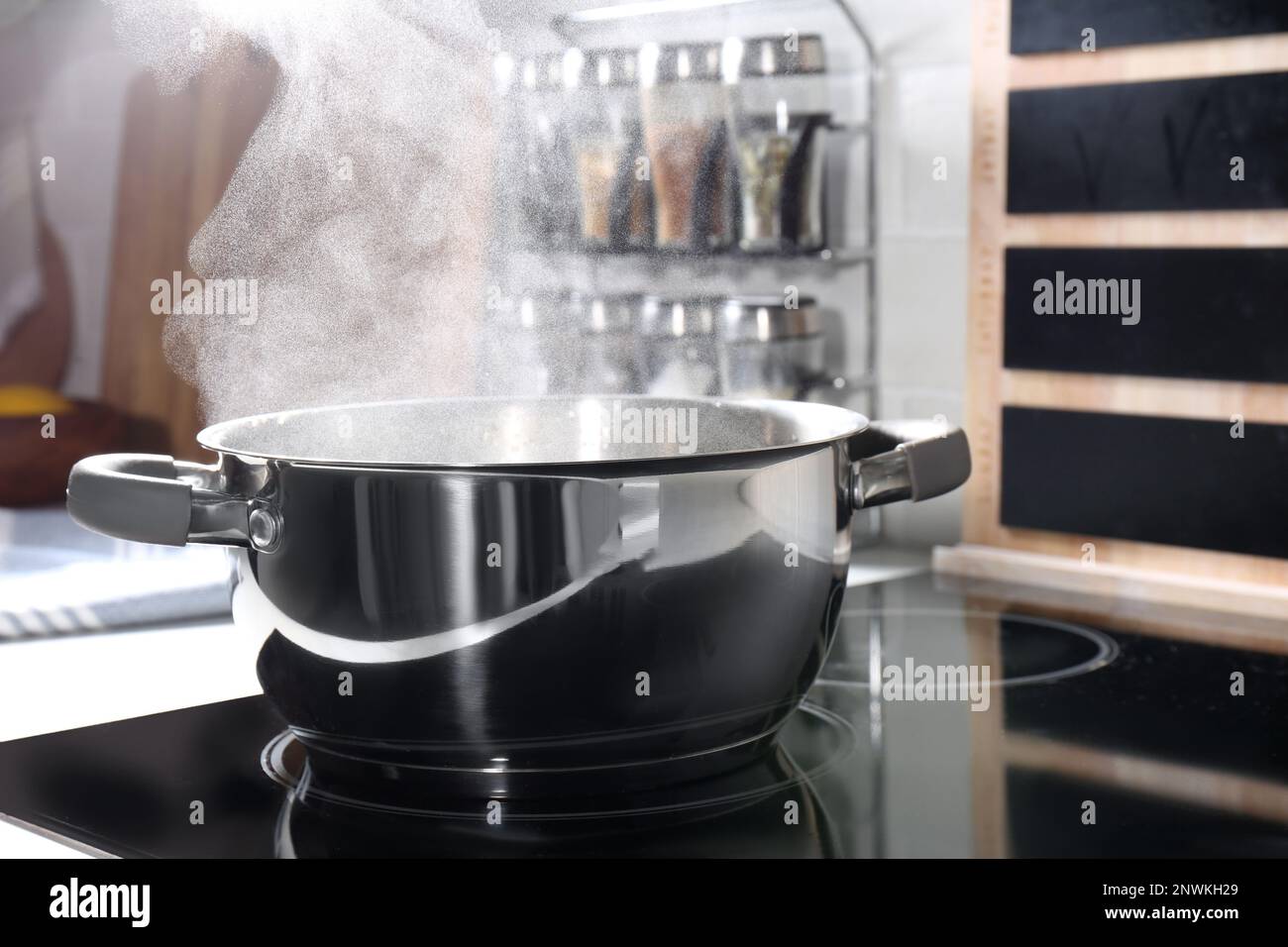 Pot steaming on hot stove hi-res stock photography and images - Alamy