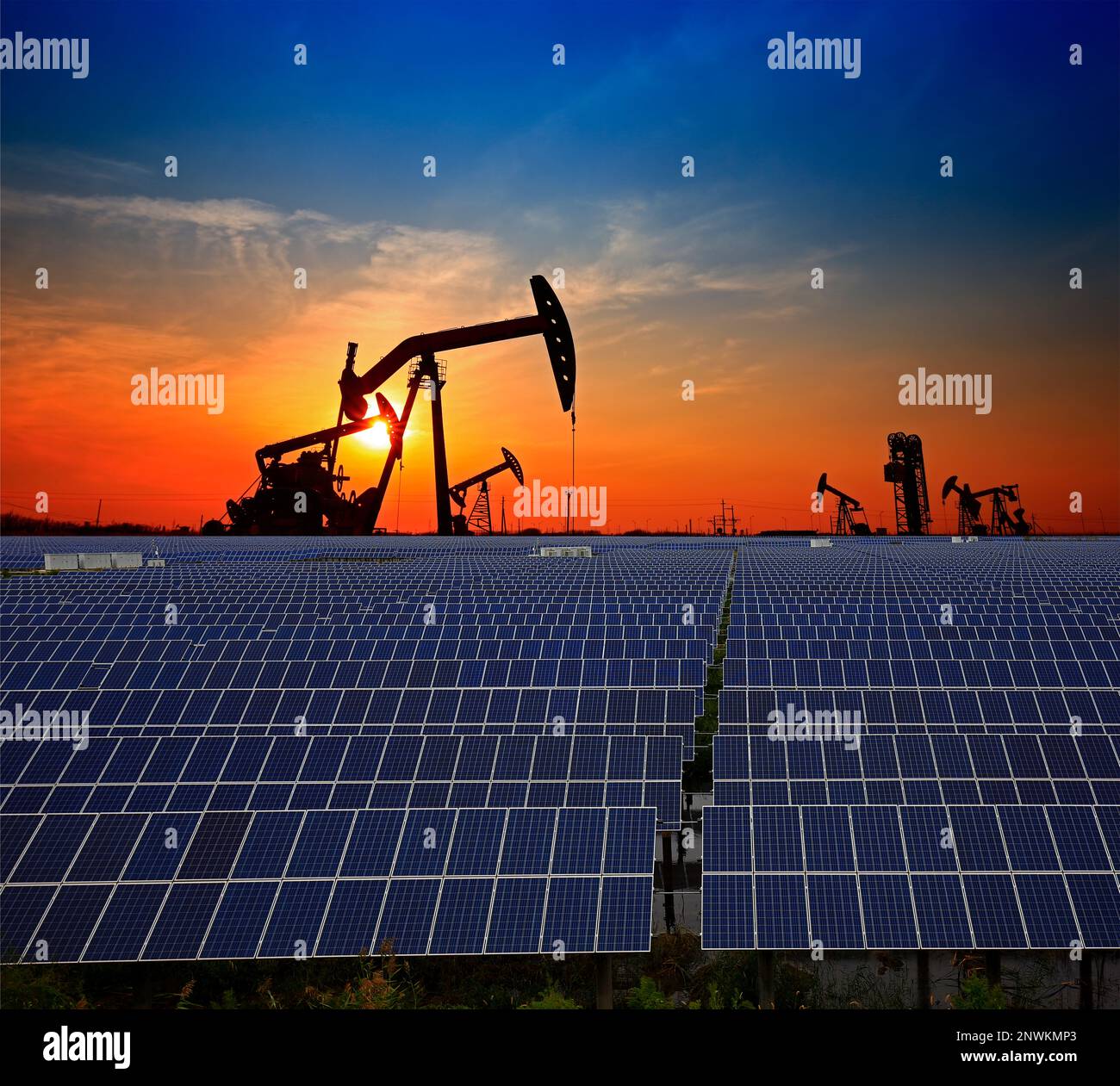 Solar oil rig hi-res stock photography and images - Alamy