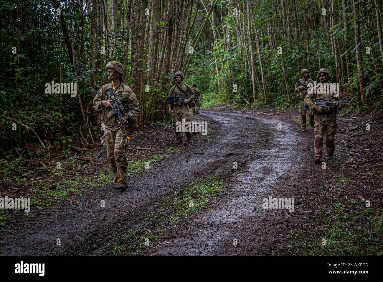 U.S. Army Soldiers from 1st Battalion, 325th Airborne Infantry Regiment ...
